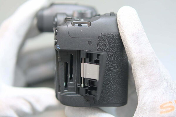 Insider: Canon EOS R7 disassembly and teardown | IRreCams